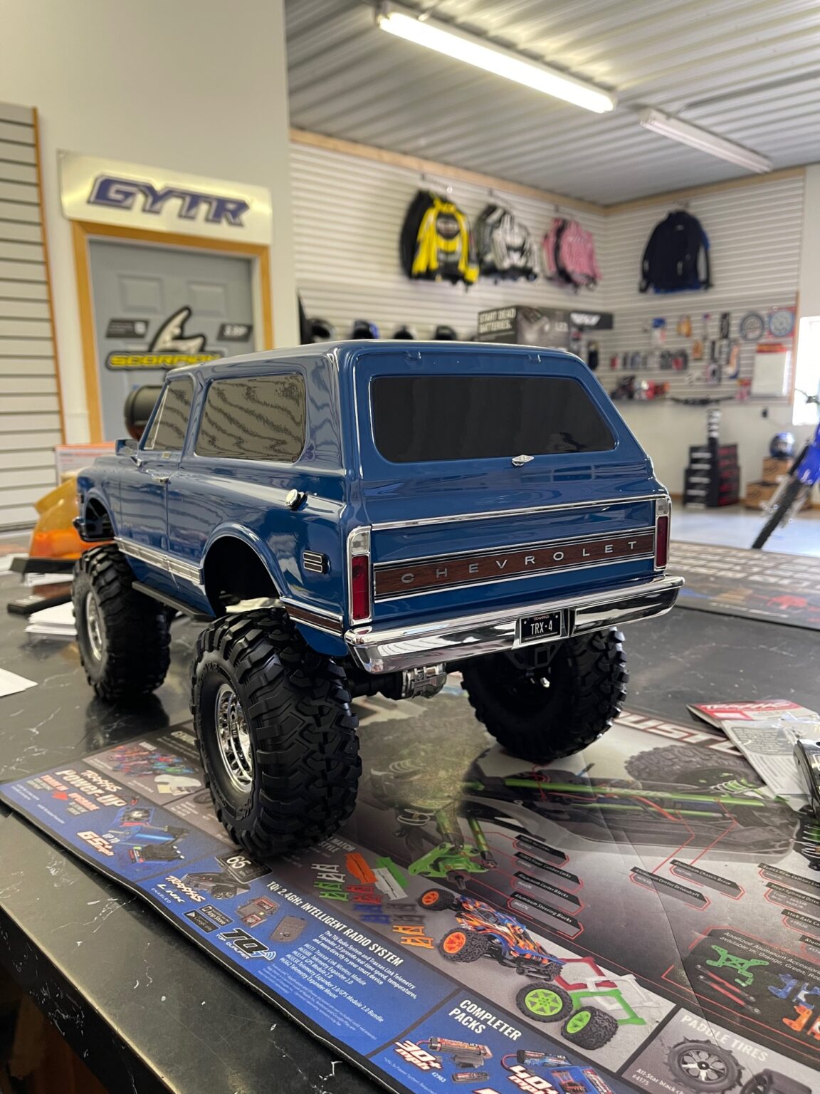 TRAXXAS TRX-4 CHEVY K5 HIGH TRAIL CRAWLER BLAZER BLUE NEW! - Excell Hobby